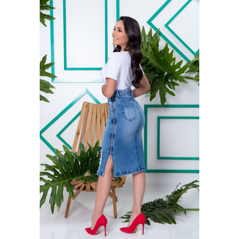 Saia com Abertura Lateral Mulher Morena